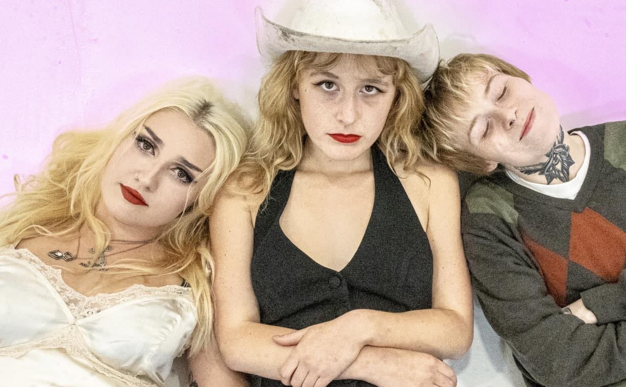 Lambrini Girls | KEROXEN